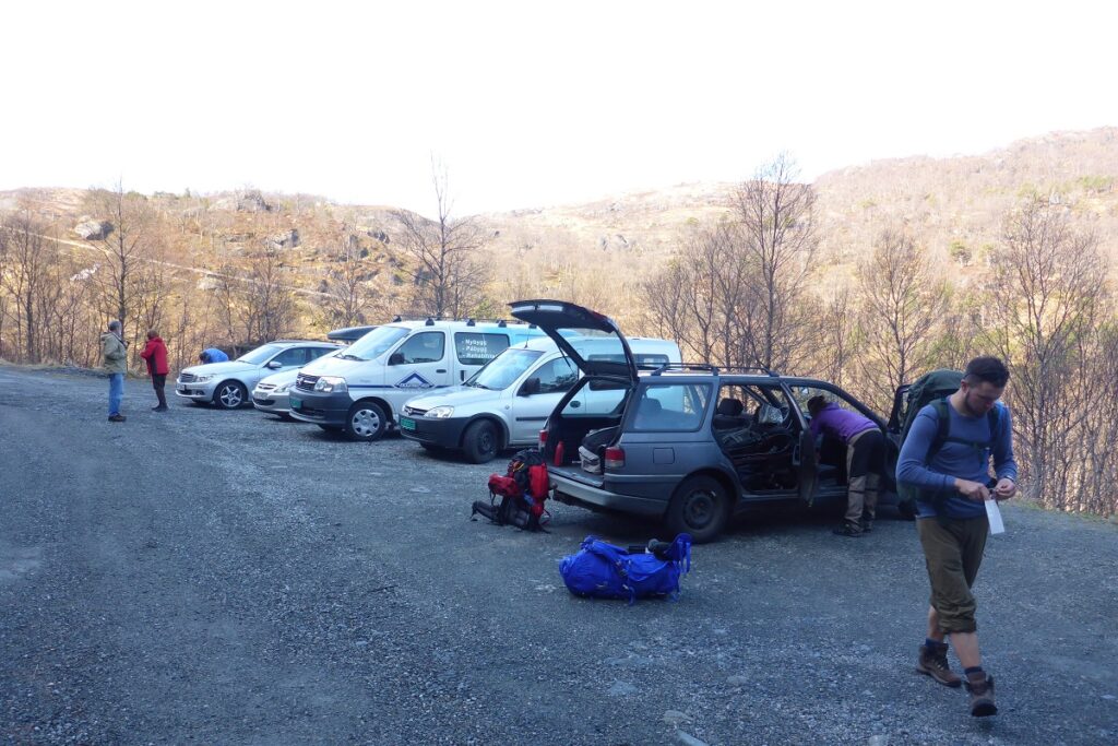 Løkjelsvatnhytta – Turistforeningshytte i Etnefjellene – Fjell-Vandring AS