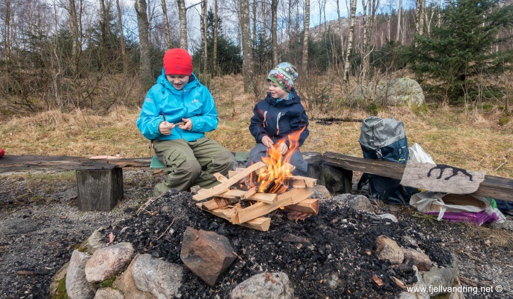 Alsvik – Familievennlig turområde med gapahuk – Fjell-Vandring AS