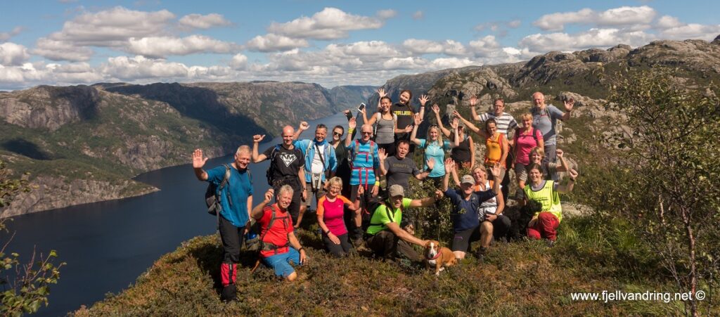 God jul og godt nytt år fra oss i Fjell-Vandring AS – Fjell-Vandring AS